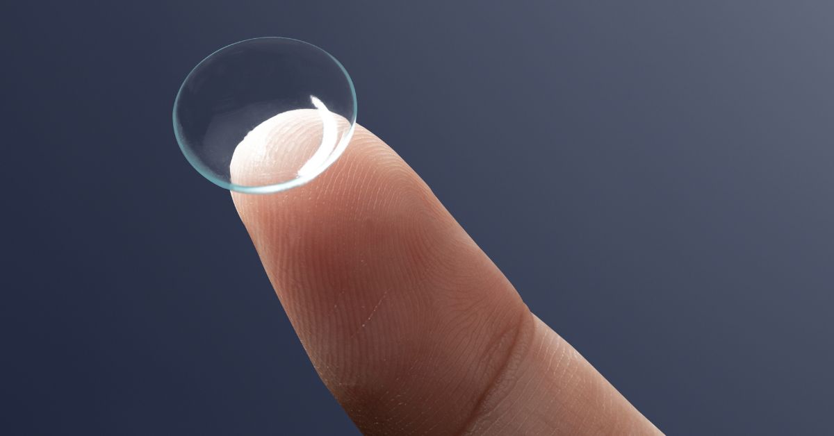 Why Are My Contacts Blurry? Causes & Quick Fixes